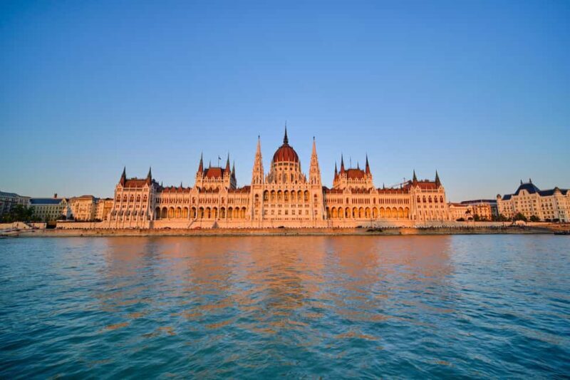 Budapest: Unlimited Prosecco & Aperitivo Sightseeing Cruise - Key Points