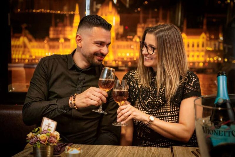 Budapest: Valentines Day Dinner Cruise with Piano Show - Key Points