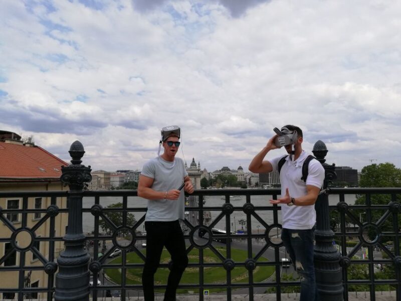 Budapest: Virtual Reality Tour in 8 Languages - Key Points