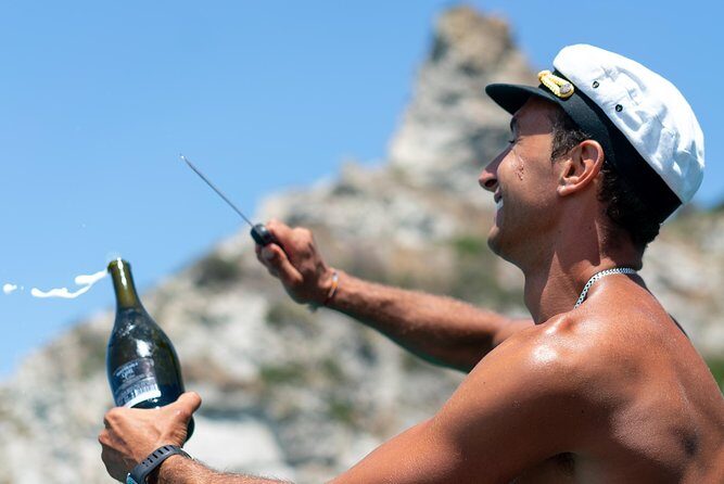 By boat between the sea and the most beautiful beaches! Capo Vaticano - Tropea - Briatico - Key Points