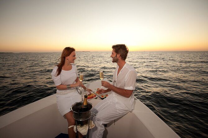 Cabo Arch Sunset Private Yacht Tour plus Dinner and Drinks - An Overview of the Experience  