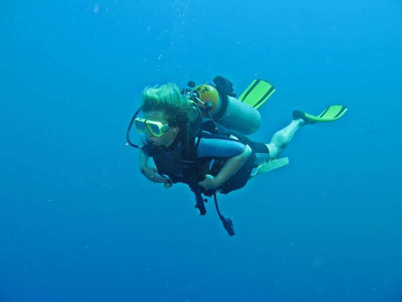 Cabo San Lucas: Beginners Diving Experience w/ Water & Snack - Equipment & Inclusions