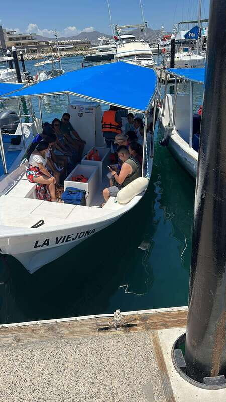 Cabo San Lucas: boat tour around the peninsula and stay at the beach - Key Points