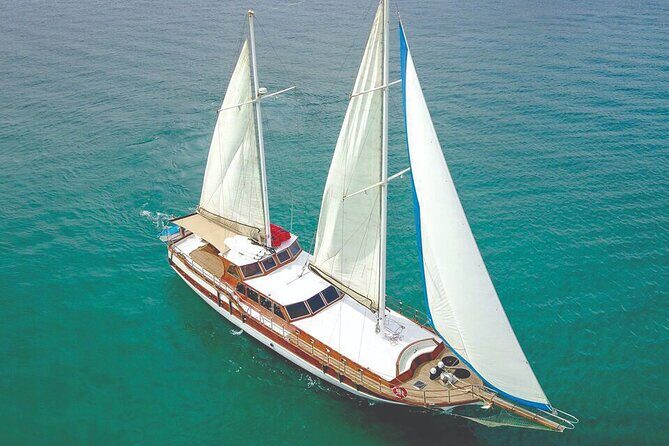 Cabo San Lucas Luxury Sailing Yacht and Dinner with a Chef - Who Will Love This Experience?
