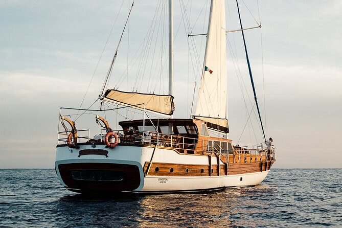 Cabo San Lucas Luxury Sailing Yacht and Dinner with a Chef - FAQ
