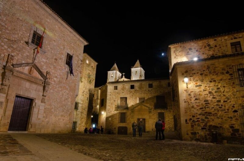 Caceres: Guided Sunset Sightseeing Tour - Why the Lighting Makes a Difference