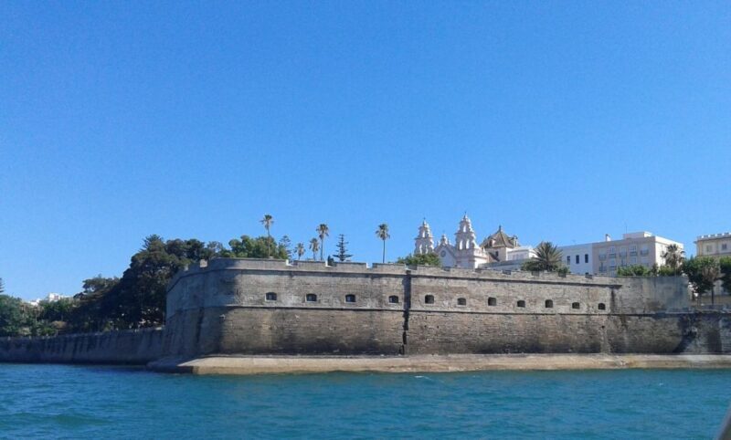 Cádiz: Bay of Cádiz Catamaran Tour with Host - Why This Cádiz Catamaran Tour Stands Out