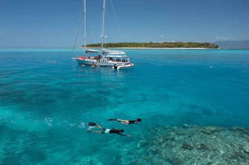 Cairns: Green Island & Great Barrier Reef Sailing Tour - Overall Experience & Setting