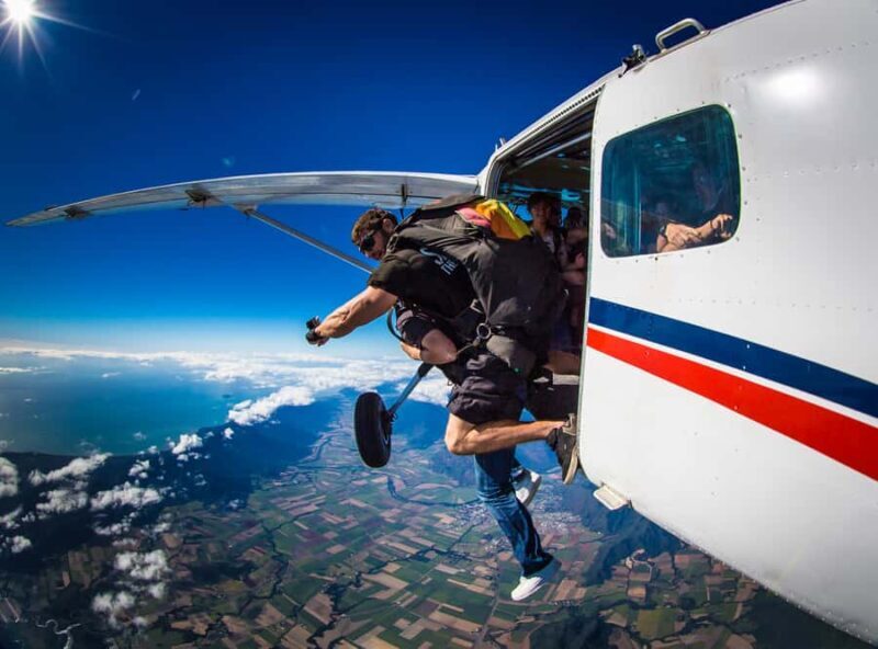 Cairns: Tandem Skydive Experience - Who Should Consider This Experience?