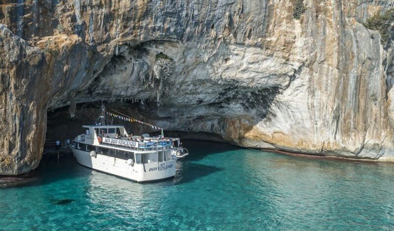 Cala Gonone: Grotta del Bue Marino and Cala Luna Boat Tour - The Boat Ride Experience