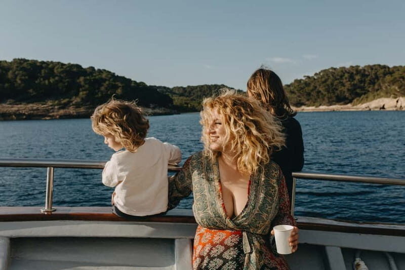 Cala'n Bosc: 3.5-Hour South Coast Sightseeing Boat Trip - Onboard Experience and Facilities