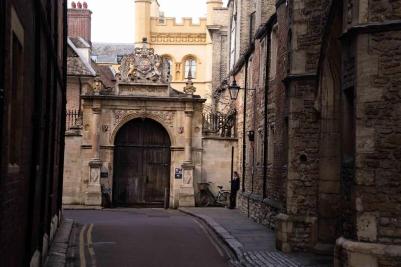 Cambridge: Alumni-Led University Ghost Tour - Key Points