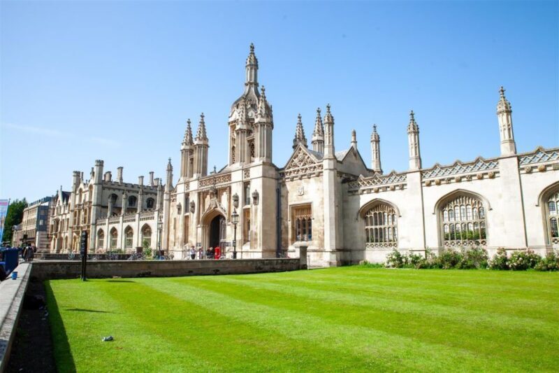 Cambridge: University Alumni Tour with Kings College Option - Duration & Group Size