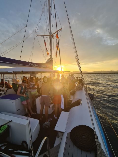 Cambrils: Evening Cruise with Fireworks Display and Drinks - The Experience in Detail