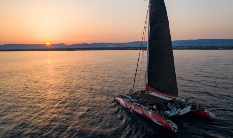Cambrils: Sunset Catamaran Cruise & Drinks w/ Sunbed - FAQs
