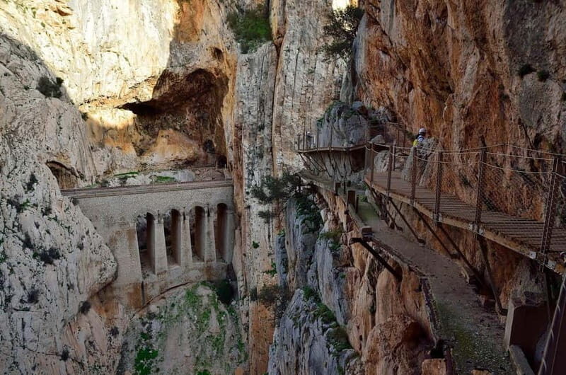 Caminito Del Rey From Málaga: Round-Trip Bus + Tour with Official Guide - An In-Depth Look at the Experience