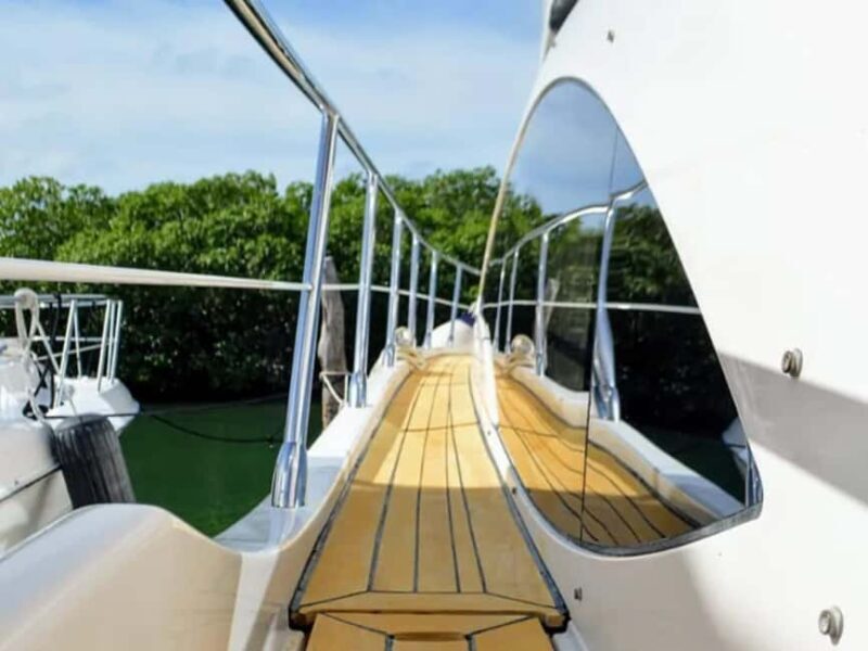 Cancun: Azimut 47 Fly Private Yacht - 6 hours to Isla Mujeres - Key Points