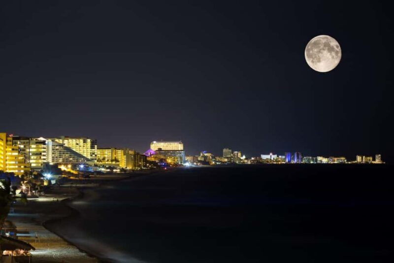 Cancún by Night: Scenic Drive Through Hotel Zone & Downtown - The Convenience of Private Pickup and Customization