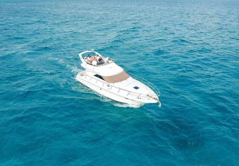 Cancun: Exclusive Sea Ray Express Bridge for 14 people - Key Points