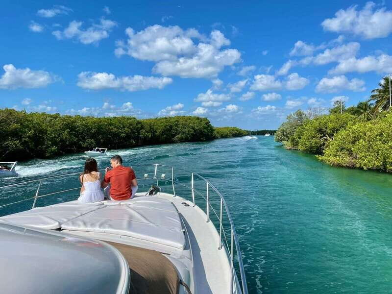 Cancun: Exclusive Sea Ray Express Bridge for 14 people - The Sum Up