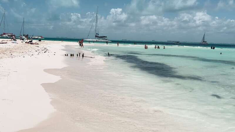 Cancun: Isla Mujeres Catamaran Cruise with Lunch & Open Bar - FAQ