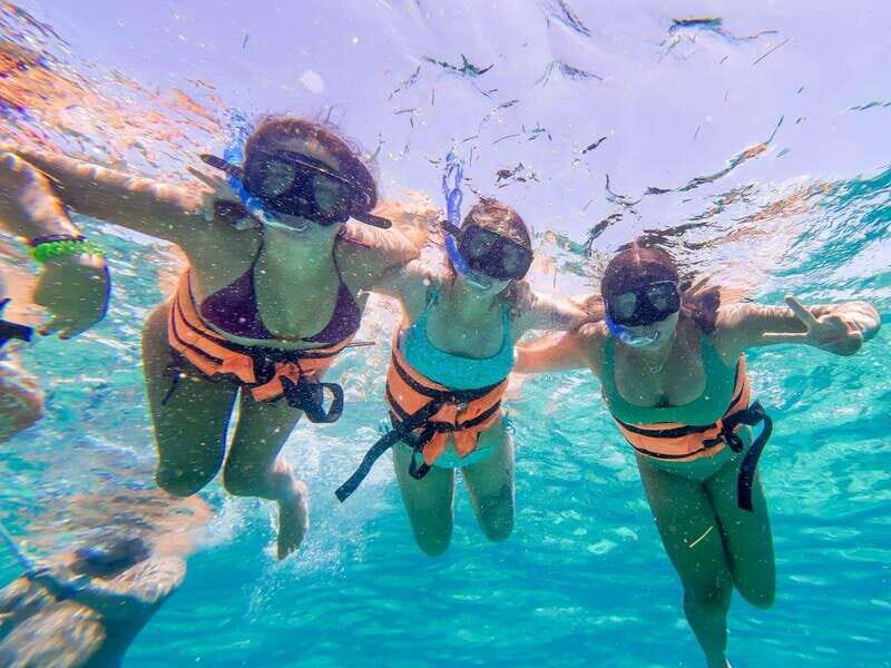 Cancun: Isla Mujeres Catamaran Tour with Open Bar of Drinks - Key Points