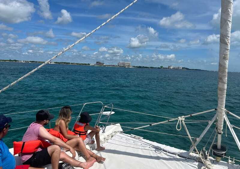 Cancun: Isla Mujeres Catamaran with buffet, drinks & snorkel - Key Points