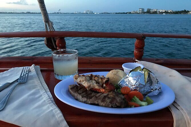 Cancun Lagoon Sunset Sailing Trip aboard classic Galeón with Dinner and Free bar - Who Is This Tour Best For?