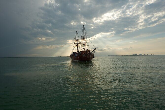 Cancun Lagoon Sunset Sailing Trip aboard classic Galeón with Dinner and Free bar - FAQ