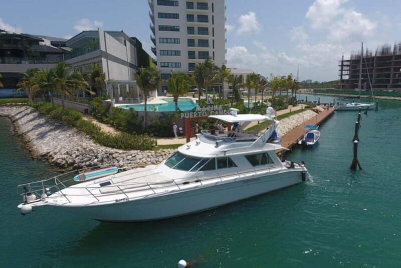 Cancun: Luxury Yacht Tour to Isla Mujeres Chef #GMBSR55FUN - Key Points