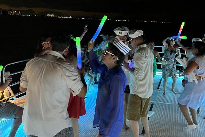 Cancun Night Party Boat - FAQ