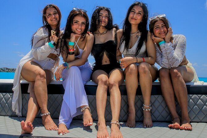 Cancún Private Catamaran with Snorkel and Open Bar - FAQ