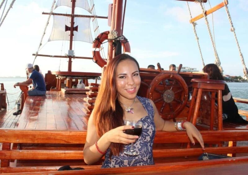 Cancun: Romantic evening in galleon with dinner and open bar - Who Will Love This Tour?  