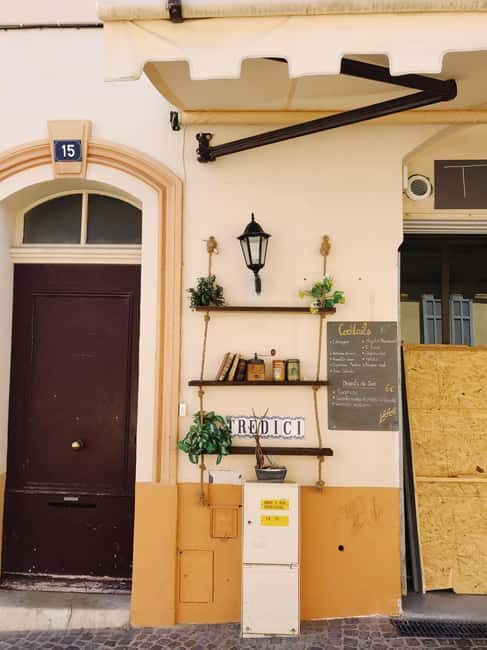 Cannes: Express Walk with a Local in 60 minutes - Key Points