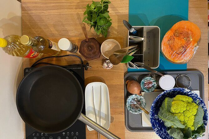 Capo Market Tour and Sicilian Cooking Class - The Guide and Group Dynamics