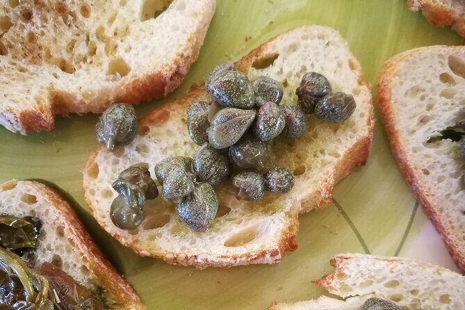 Cappero di Salina: Un'Esperienza di Degustazione Unica - An In-Depth Look at the Salina Caper Tasting Tour