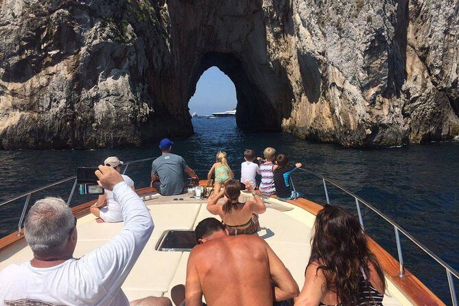 Capri Collective Boat Excursion from Positano - A Practical Review of the Capri Collective Boat Excursion from Positano