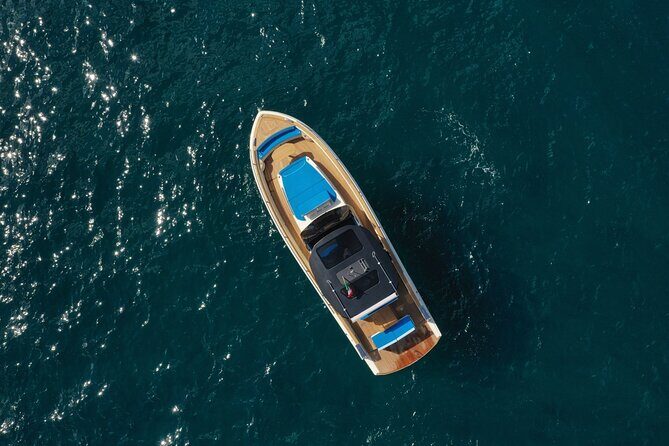 Capri: discover the beauties of the island aboard a Luxury Boat - An In-Depth Look at the Experience