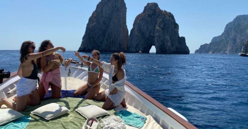 Capri: Island and Grottos Boat Cruise with Snacks and Drinks - Key Points