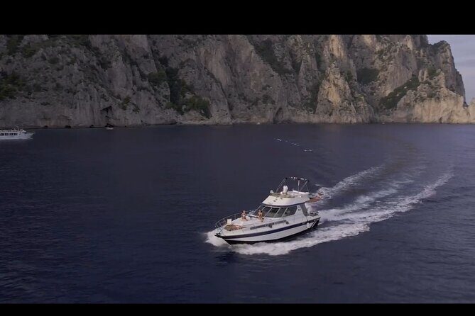 Capri Private tour in Azimut 43 with professional Chef - The boat and crew: Comfort and Service