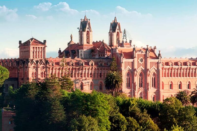 Capricho Gaudí with entrance, Santillana del Mar and Sequoia Forest - Who Should Consider This Tour?
