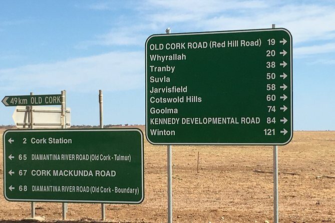 Carisbrooke Station and Dinosaur Stampede Day Tour from Winton - Key Points