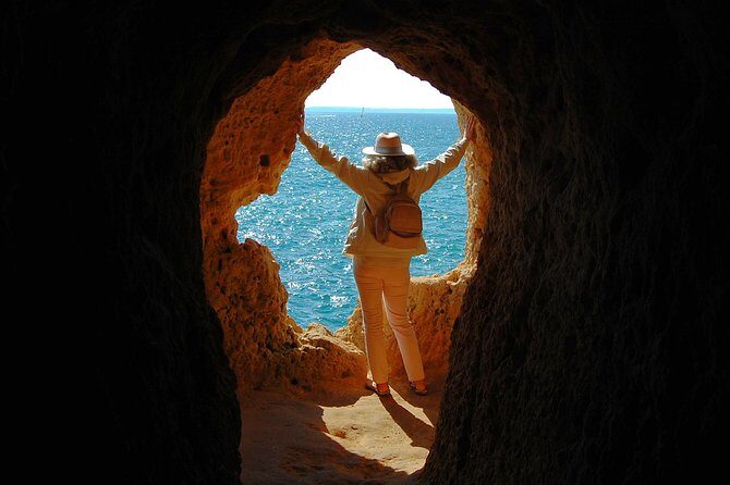 Carvoeiro and Silves Premium - Shared small group > VTours Algarve - Wrap-Up and Drop-Off