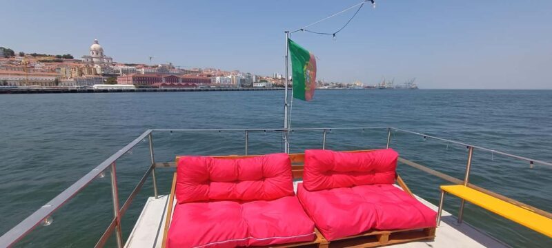 Cascais Coastal Secrets: 90-Minute Cruise with Free Drinks - Diving into the Experience: What You Can Expect