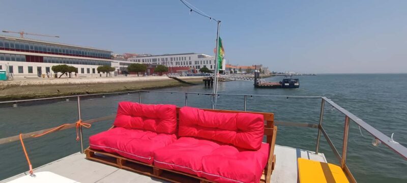 Cascais: Sunset Cruise to Lisbon with Open Bar - Key Points