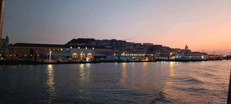 Cascais: Sunset Cruise to Lisbon with Open Bar - FAQs