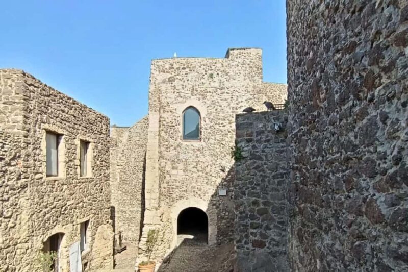 Castelsardo: old town walking tour with aperitif - FAQs