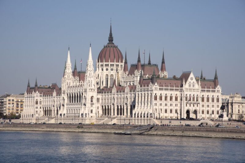 Castle District & Pest Driving Tour with Danube River Cruise - Who Should Consider This Tour?
