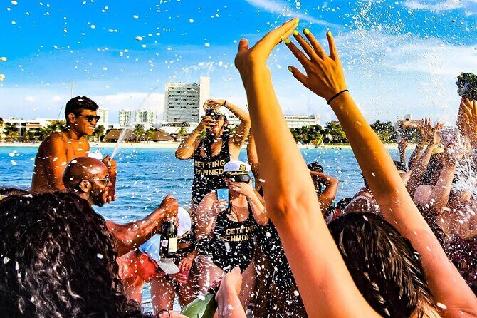 Catamaran Party Boat Cancun - Key Points