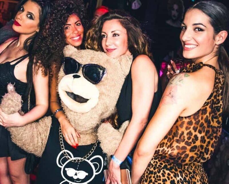 Catania Guided Bar Crawl in the Old Town - What Is the Catania Guided Bar Crawl?